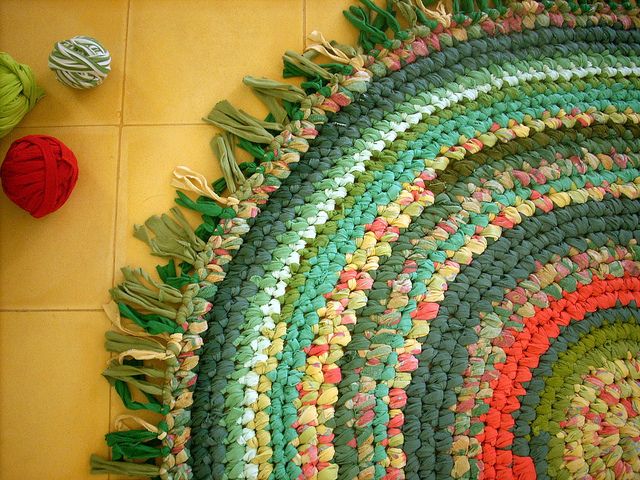 Rugs Made From Old T-shirts - Knittting Crochet