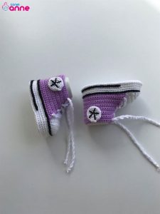 The Pattern of Converse Baby Booties - Knittting Crochet