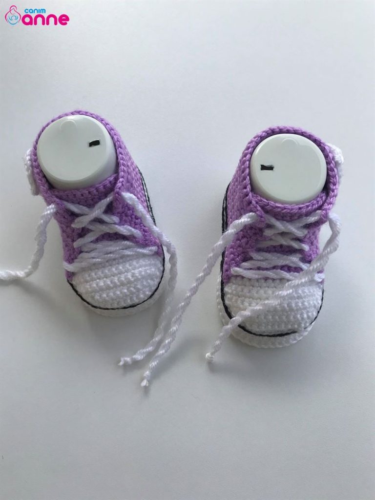 The Pattern of Converse Baby Booties - Knittting Crochet